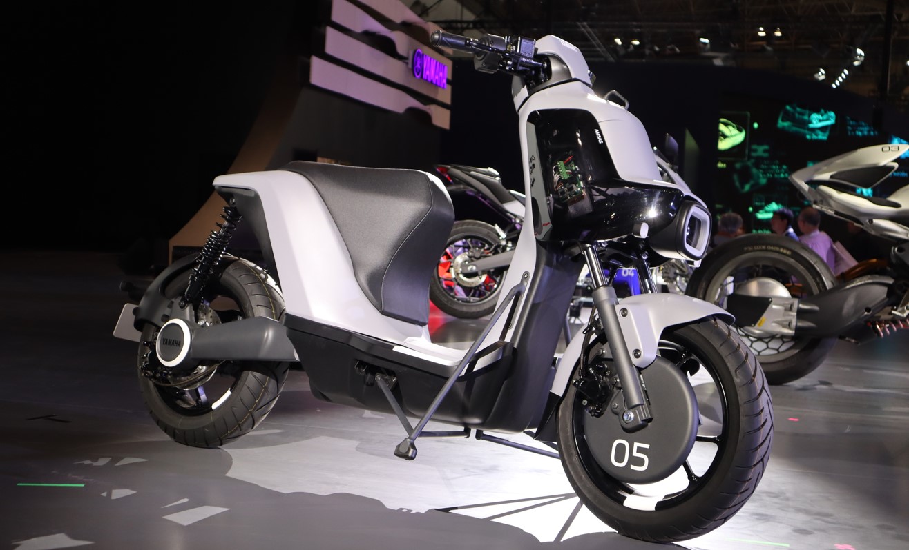 オートバイ流通新聞 | 【モビリティショー】ヤマハ “「生きる」を、感じる”を披露 転倒防止モデルも市販レベルに
